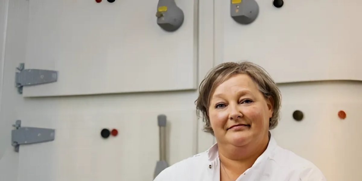 Mortuariummedewerker en gastvrouw Jolanda Roos | CUVO